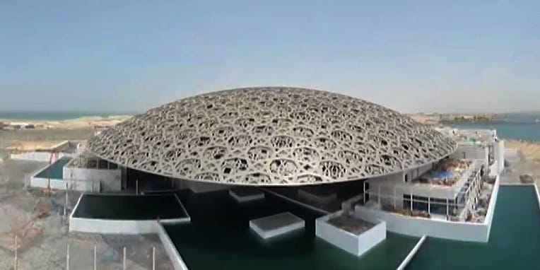 Le Louvre Abu Dhabi "remplace" une carte ayant oblitéré le Qatar — TSA
