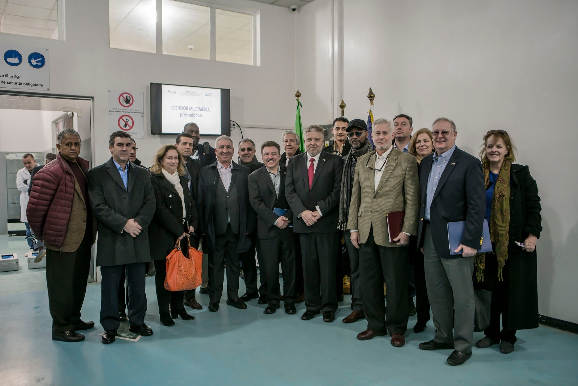 Une délégation d’hommes d’affaires américains visite les unités du ...