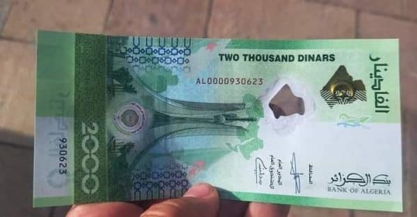 Un nouveau billet de banque algérien fait réagir en France