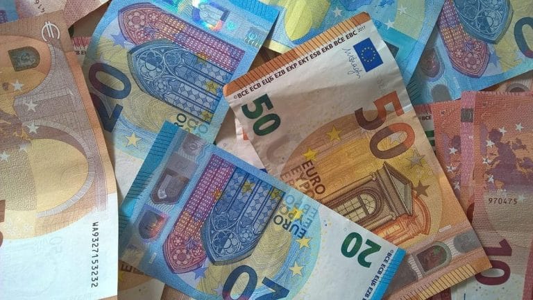 Dinar algérien : voici les cours du dollar et de l’euro ce dimanche 5 ...